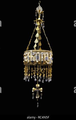 Corona de Recesvinto. Tesoro De Guarrazar. Visigodo. Fechado entre El ...