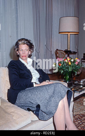 Die Frau des Bundespräsidenten, Mildred Scheel, auf der rechten Seite ...