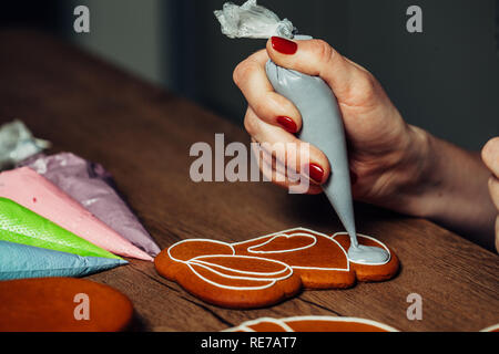 Backen, Zeichnen auf Backen, Muster Prozess Nahaufnahme Stockfotografie ...