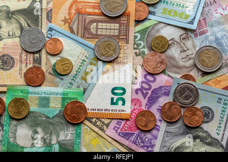 Ukrainisches Geld, Banknoten und Münzen unterschiedlicher Wert ...