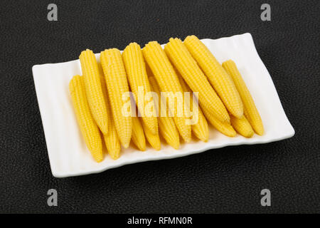 Gebeizt baby Mais in der Schüssel Stockfoto, Bild: 230870663 - Alamy