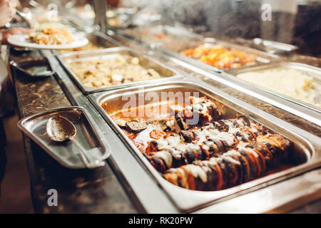 Kantine Selbstbedienung Essen anzeigen Platte mit frisch gemachten ...