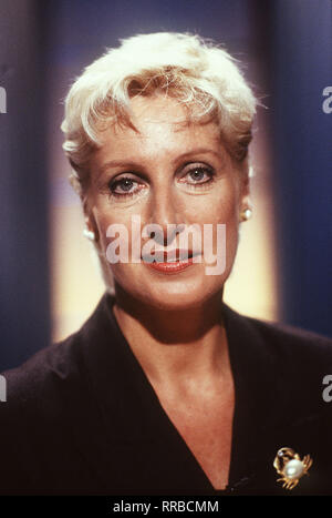 AKTENZEICHEN: XY ... UNGELÖST/Sabine Zimmermann und BUTZ PETERS zeigen ...