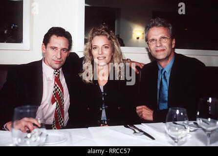 Szene Mit Linda Lano (JENNIFER NITSCH) Und Mike Badon (MAX TIDORF) Und ...