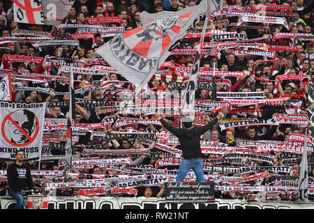 Fanblock, VfB Stuttgart-Fußball-Club-Fans, Deutschland Stockfotografie ...