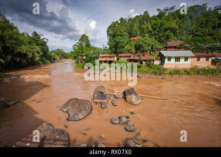 Jembatan Alang-Alang am Sadang River in Tana Toraja in Süd-Sulawesi, in ...