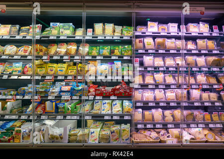 REWE Supermarkt Interieur Stockfoto, Bild: 97698332 - Alamy