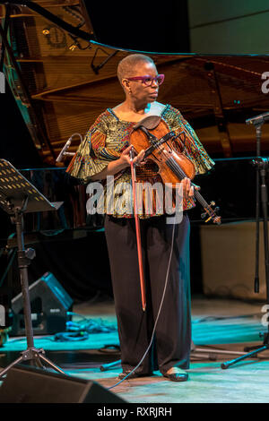 Krakau, Polen. 9. Mär 2019. Regina Carter, US-amerikanischer Jazz ...