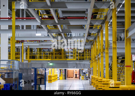 12. März 2019, Niedersachsen, Garbsen: ein Paket das Paket Versender ...