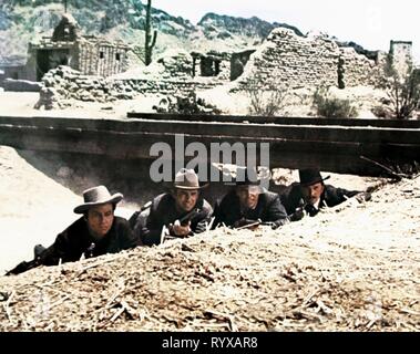 Burt Lancaster als Wyatt Earp Kirk Douglas als Doc Holliday SCHIESSEREI AM O.K. CORRAL 1957 ...