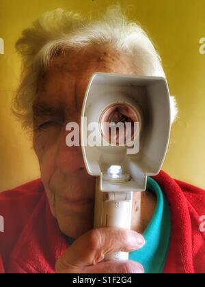 Die altersbedingte Makuladegeneration (AMD). Fundoscopy Bild der ...