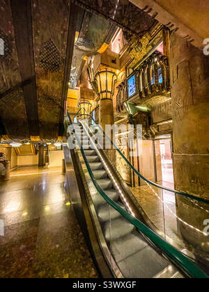 Der ägyptische Rolltreppe - Kaufhaus Harrods - London Stockfotografie ...