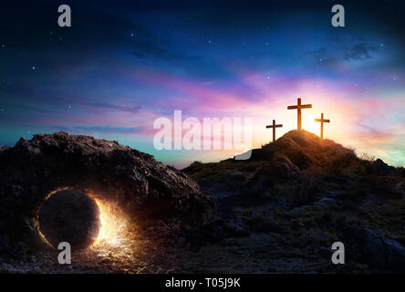 Kreuzigung bei Sonnenaufgang - leere Grab mit Verkleidung - die Auferstehung von Jesus Christus ...