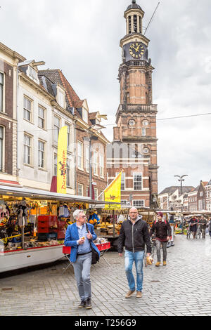 Zutphen, Niederlande - 28 März 2019: Blumenmarkt in der ...
