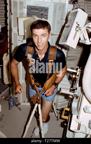 Astronauten in der Schwerelosigkeit auf der internationalen Raumstation ...