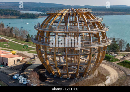 Steinberg am See, Deutschland. 01 Apr, 2019. Die Erfahrung Holz Kugel ...