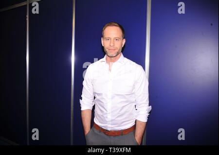 Julian Weigend mit Ehefrau Maya Forster bei der Veranstaltung "In ...