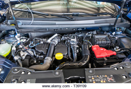 Motorraum & Bauteile unter der Motorhaube eines BMW X1 Sdrive18d Diesel ...