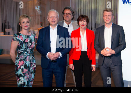 Von links: Ralph SINA, Moderator, WDR Hoerfunk, Ellen EHNI, WDR Editor ...