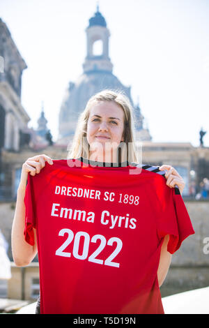 Dresden, Deutschland. 24 Apr, 2019. Emma Cyris, neue äußere Angreifer ...