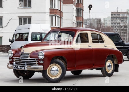 Nowosibirsk, Russland - 05.01.2019: Vorderansicht des doppelten Braun ...