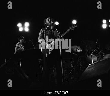 HILVERSUM, Niederlande: Lowell George und Kenny Gradney von Little Feat ...