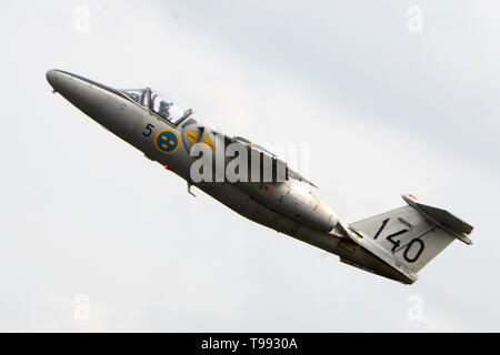 Die Saab 105 ist ein schwedisches Hochflügel-Trainerflugzeug, das ...