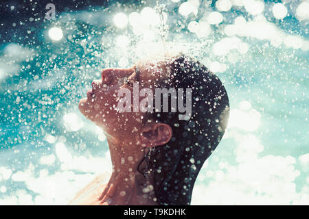 Frau Baden in The Fountain of Youth, einer heißen Quelle im Park Terra ...