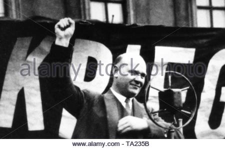 Ernst Thaelmann, 1932 Stockfoto, Bild: 122547549 - Alamy