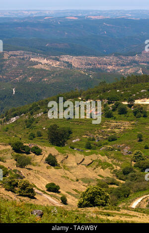 Blick vom höchsten Punkt der Algarve, Monte Foia, auf die Monchique ...