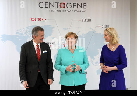 Rostock, Deutschland. 23 Mai, 2019. Am Ende ihres Besuchs in dem ...