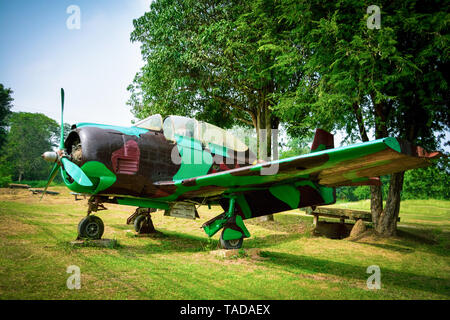 Alte militärische Flugzeug für Soldat Krieger in der Welt Krieg im Park ...