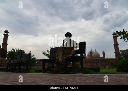 Das pakistanische Volk besuchen Sie die historischen Orte Greator Iqbal ...