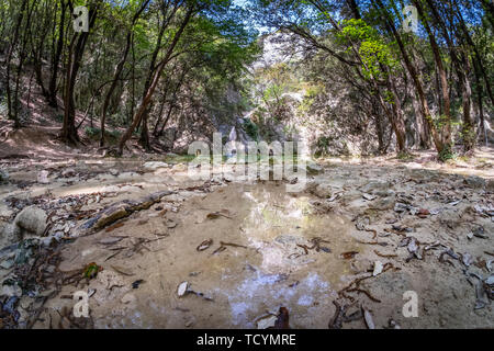 Schöne kleine Wasserfall Sentonina Staza auf Sentonas Trail im Wald ...