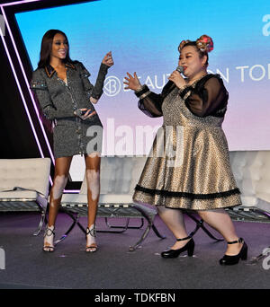 Modell Winnie Harlow (L) und japanische Schauspieler Watanabe Naomi ...