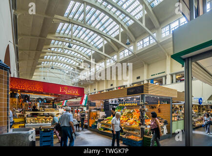 Innenansicht der Stuttgarter Markthalle (Halle), markante ...