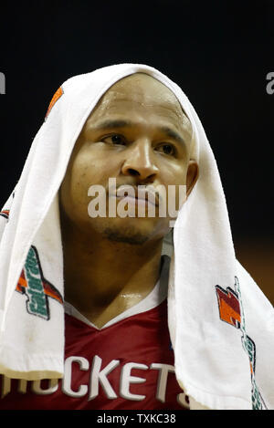 Houston Rockets guard David Wesley, Links, und Charlotte Bobcats ...