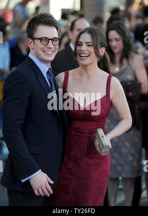 Chris Evans & Hayley Atwell die Premiere des Films 'Captain America ...
