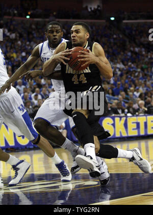 Vanderbilt, Jeffery Taylor (44) bringt den Ball in den Korb als ...