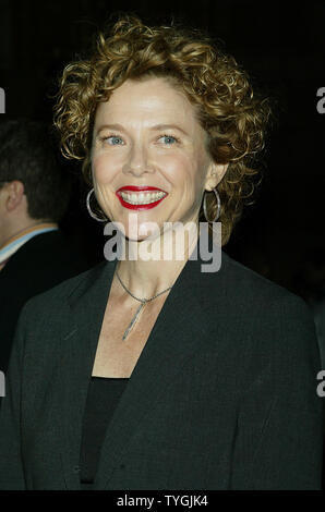 Annette Bening stellt für Bilder mit 25 Das zweite Bühne Theater ...