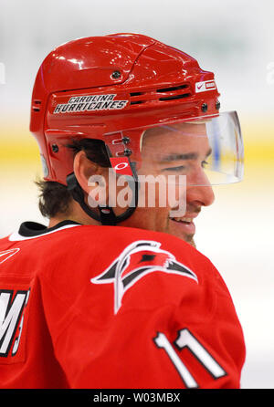 Justin Carolina Hurricanes 'Williams (11) und Torhüter Cam Ward feiern ...