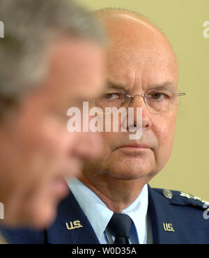 Air Force General Michael Hayden spricht nach der US-Präsident George W ...