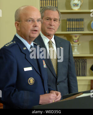 Air Force General Michael Hayden spricht nach der US-Präsident George W ...