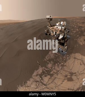 Der NASA Curiosity Mars rover nutzte die Bohrmaschine am Ende seines ...
