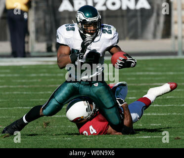 Die Philadelphia Eagles Ryan Moats (23) ist von Sean Taylor (21) von ...