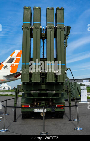 IRIS-T SL Station anhand Fahrzeug Mann SX44 starten. Diehl Defence ...