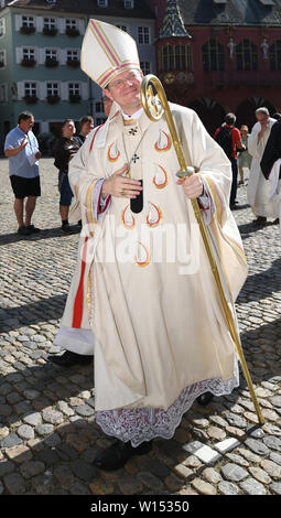 Freiburg, Deutschland. 30. Juni, 2019. Der neue Weihbischof von ...