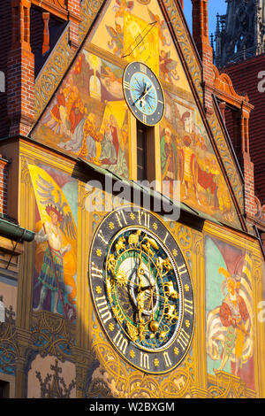 Die Astronomische Uhr am Rathaus in Ulm anzeigen Sternzeichen Circle ...