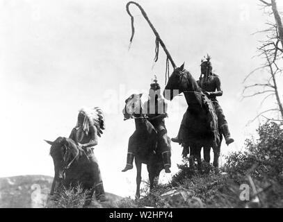 Drei Indianer zu Pferd in der Prärie von South Dakota Stockfoto, Bild ...