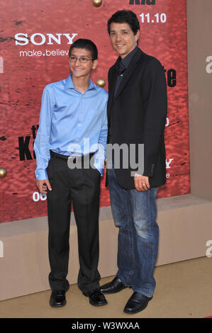 Ralph Macchio und Daniel Macchio an der Los-Angeles-premiere von ...